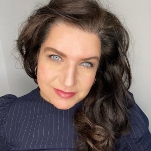 Nicole Loftus - Author Biography | Entrepreneur