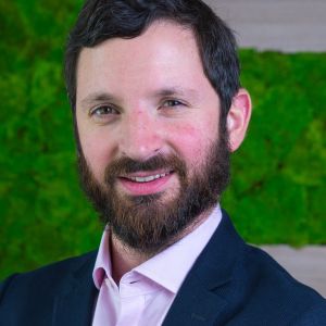 Daniel Saunders - Author Biography | Entrepreneur