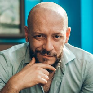 Osama Romoh - Author Biography | Entrepreneur