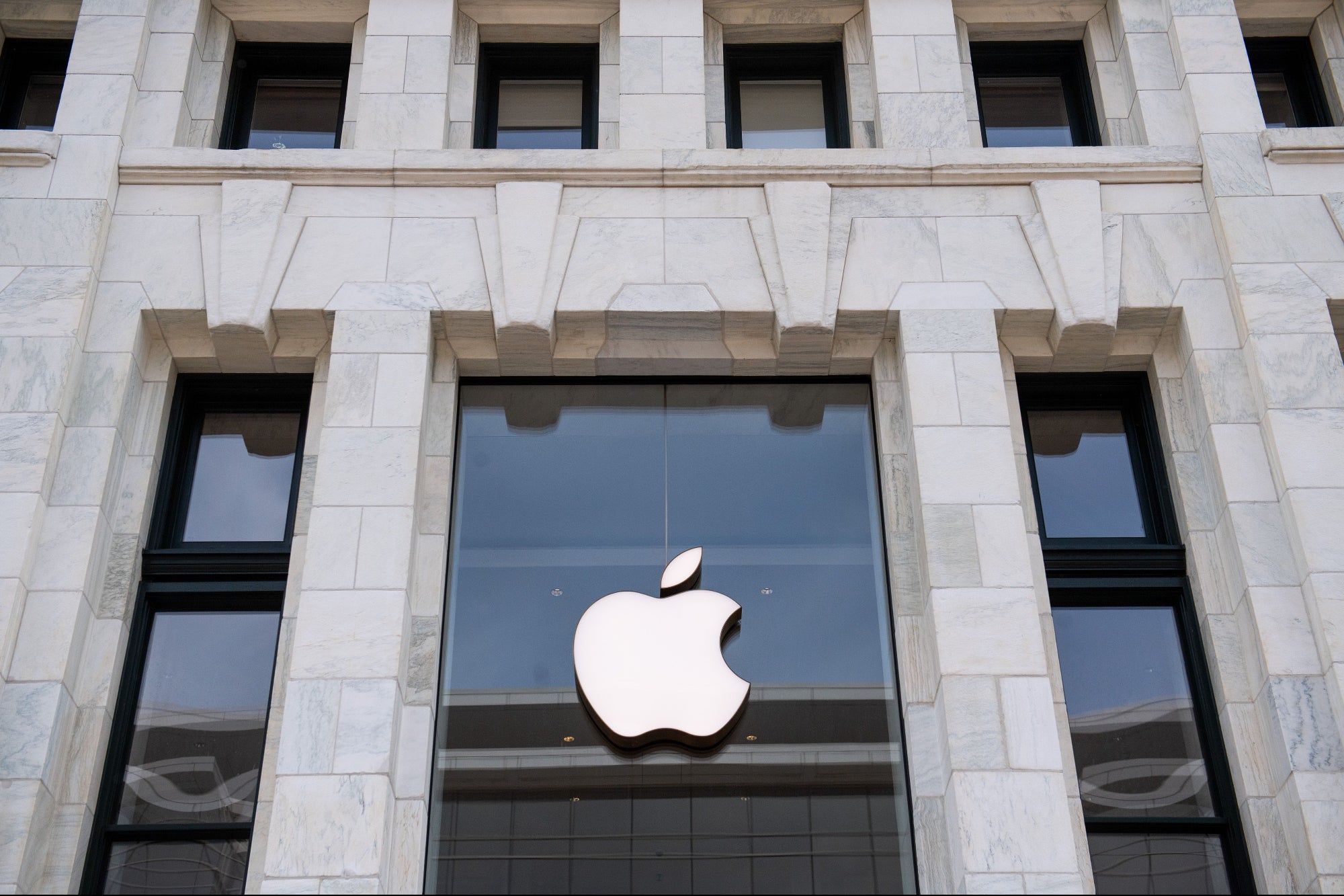 Apple, Comcast, Alphabet Among Big Companies Pledging Money to Fight ...