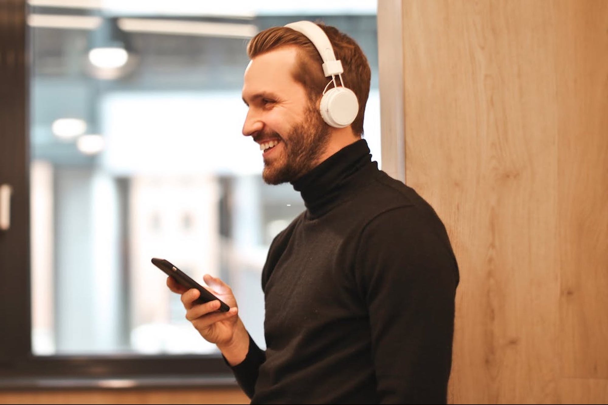 This AI-Powered Reader Turns Text Into Audio to Help You Multitask ...