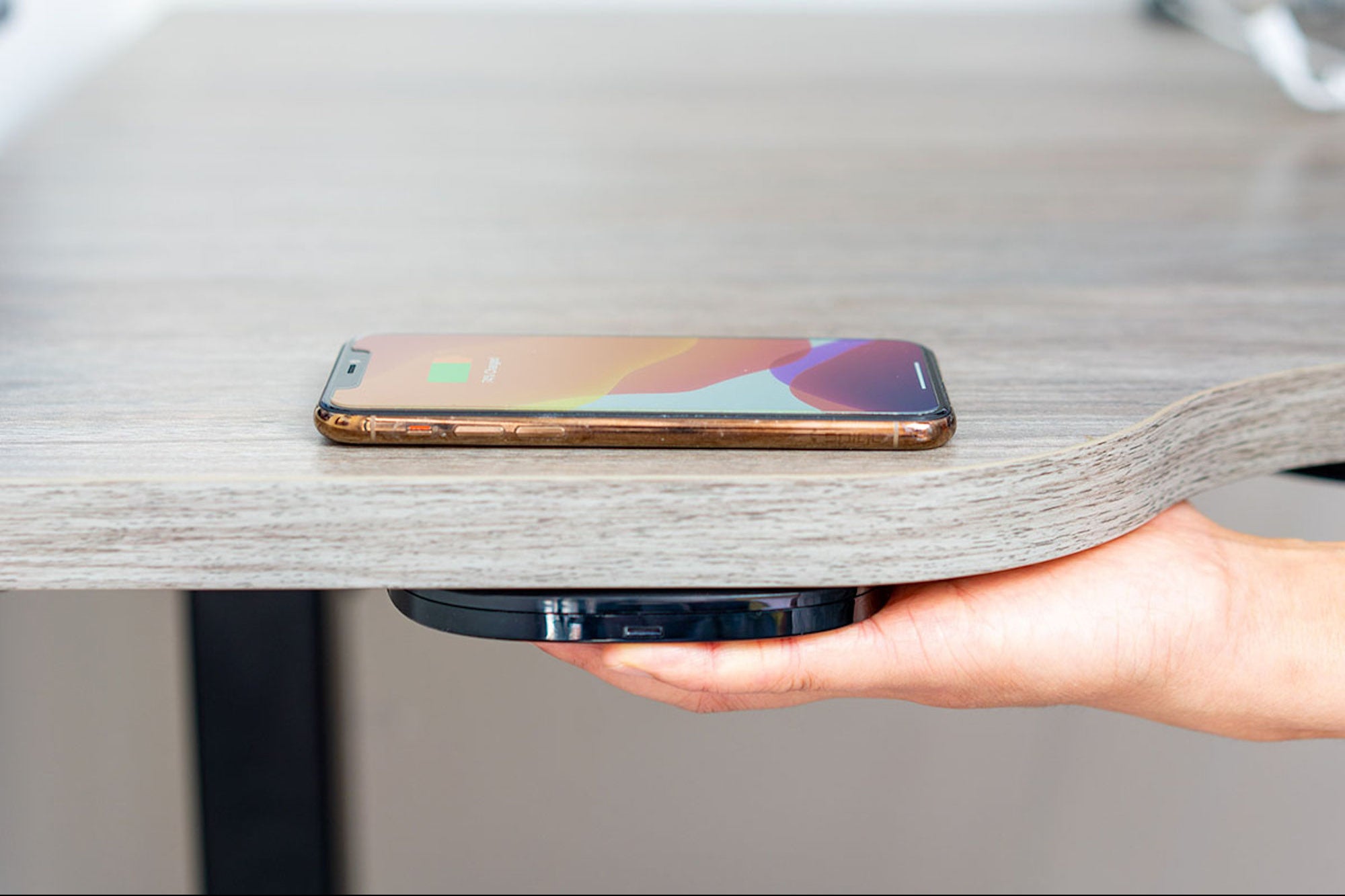 Keep Your Smartphone Powered up With This Ergonomic Wireless Charger ...