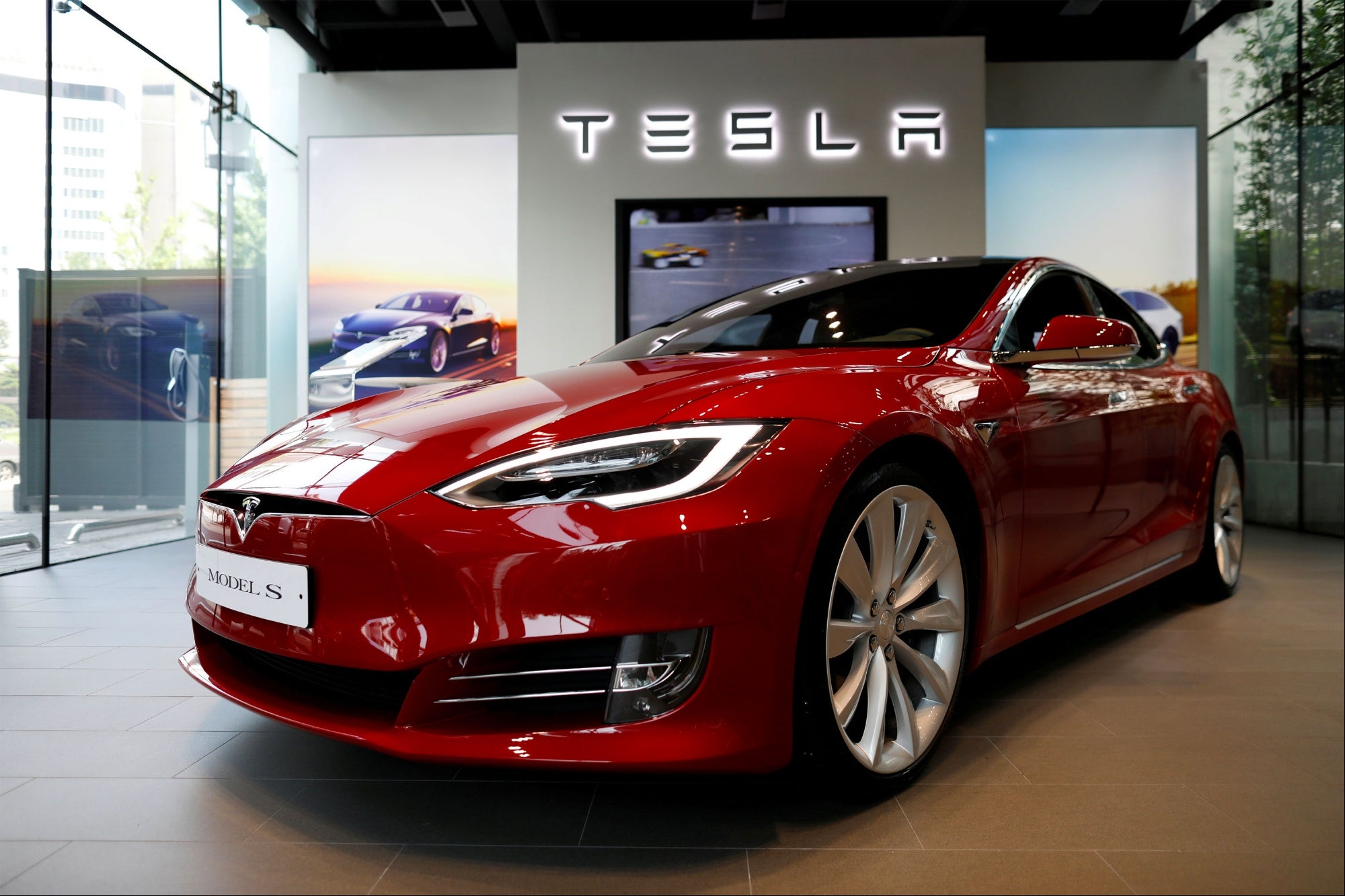 Tesla Recalls Almost 135,000 Vehicles Over Touchscreen Failures ...