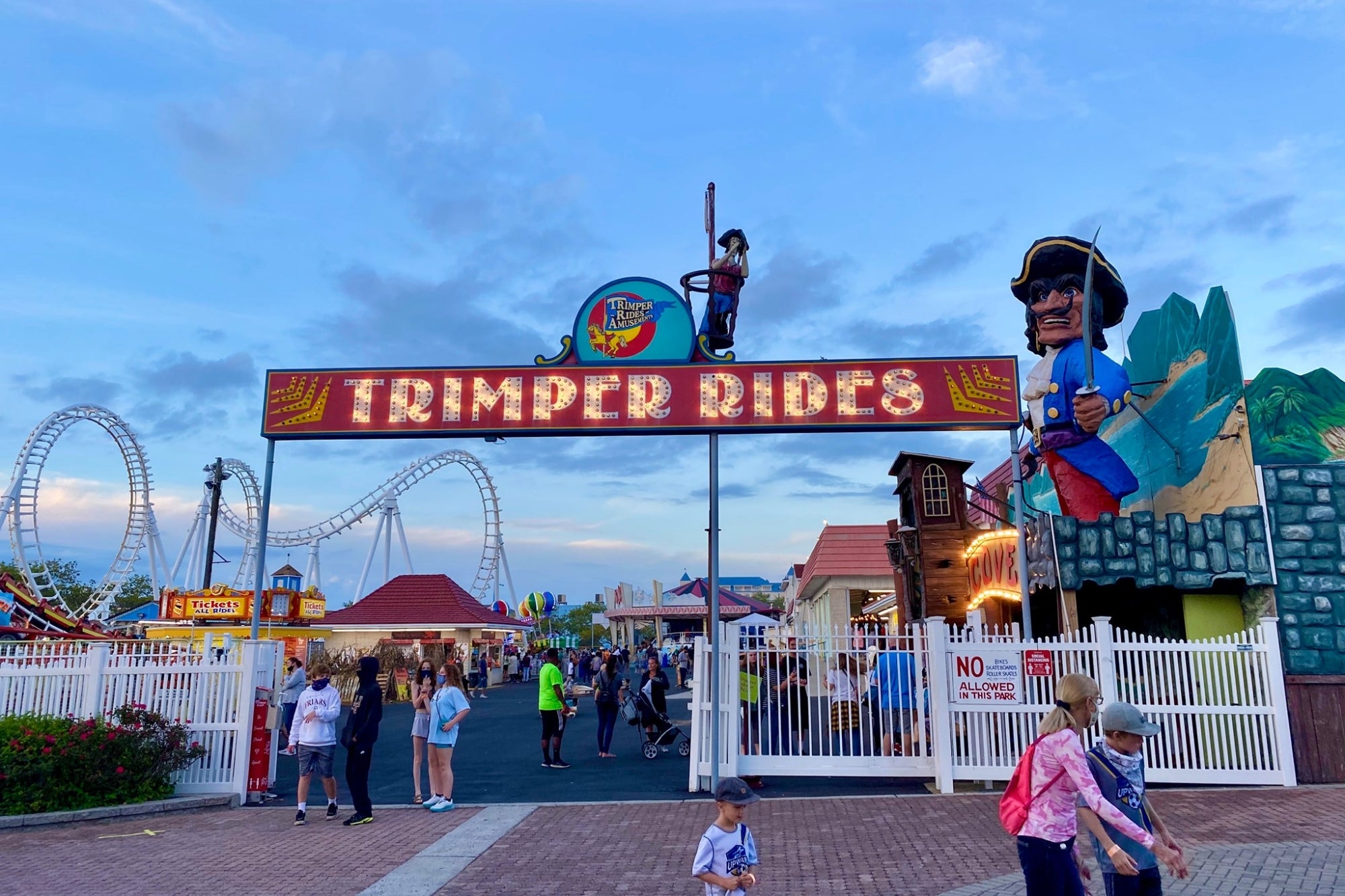 This 28-Year-Old Amusement Park Manager Makes Her Gen Z Employees Give ...