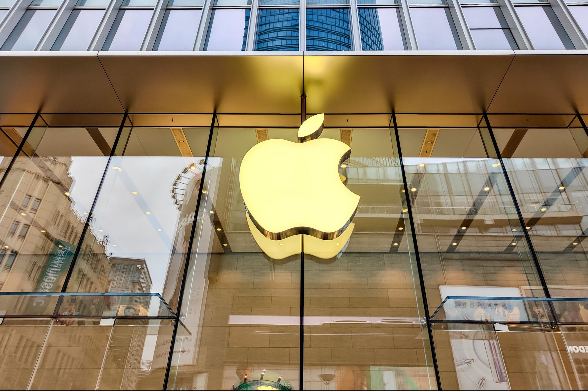 Apple Threatens Square's Payment Stronghold With iPhone's New Tap-to ...