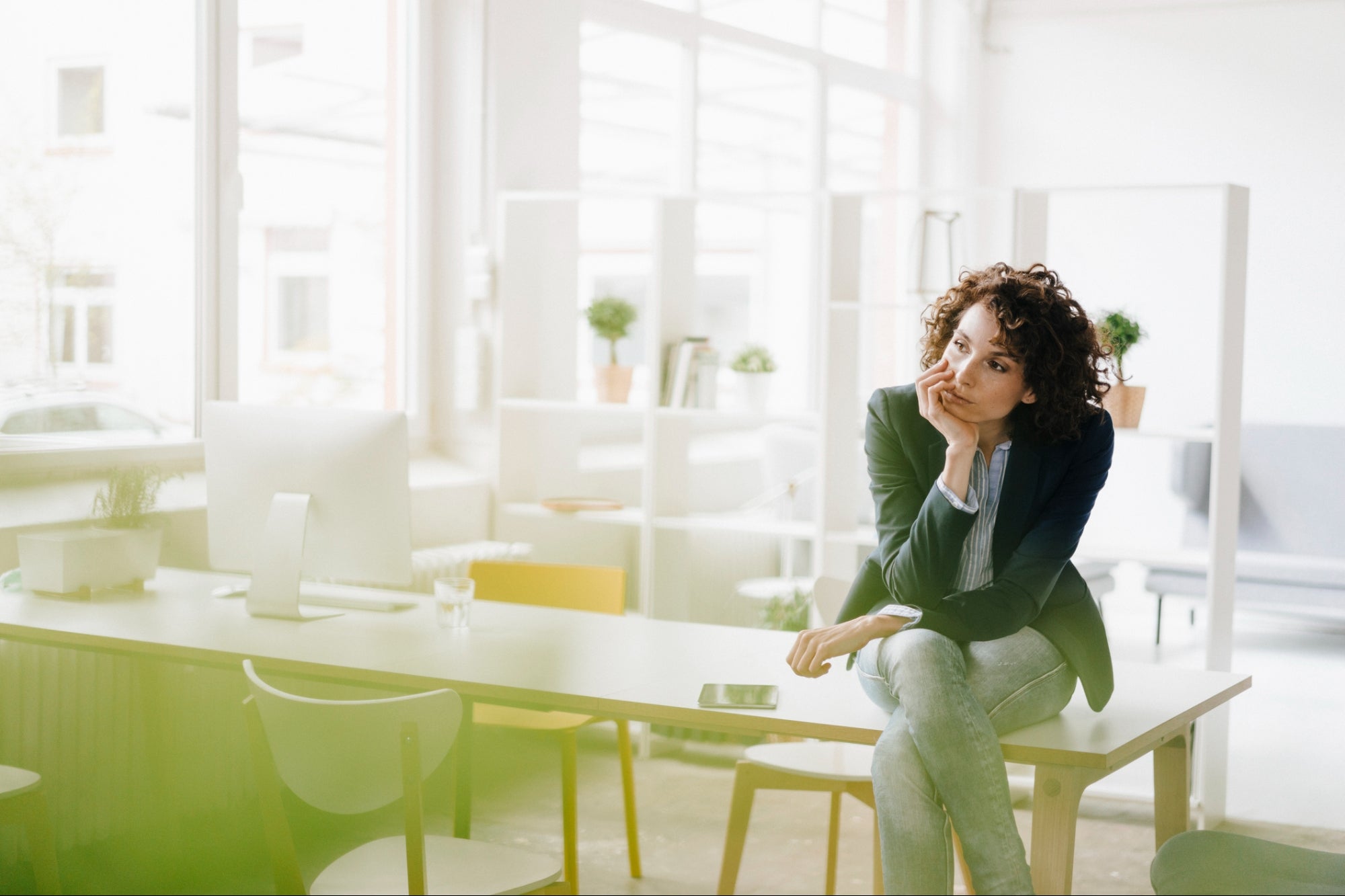 What a Workplace Loneliness Expert Wants You to Know About the Emotion ...
