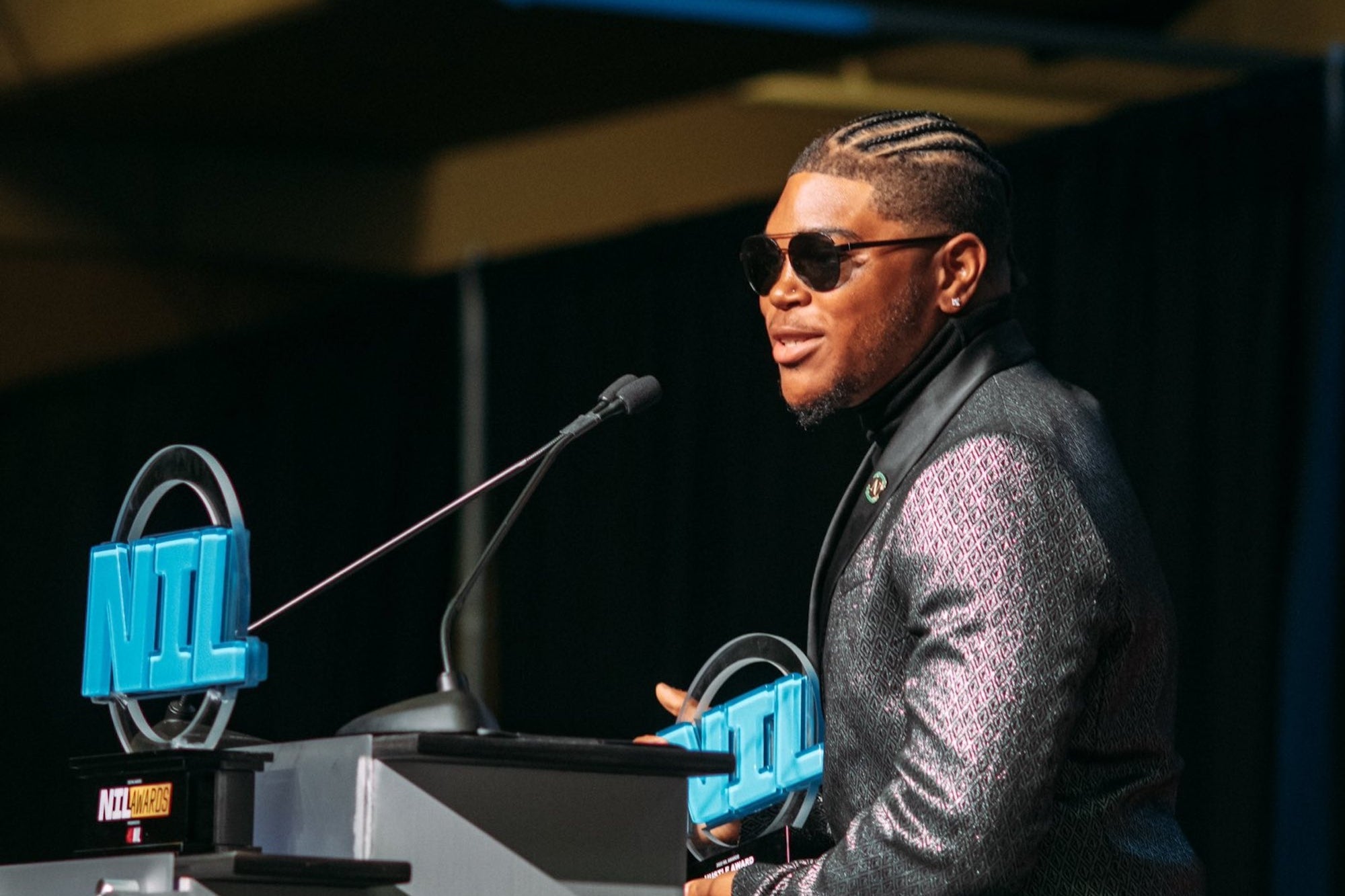 "King of NIL" Rayquan Smith on How to Market Yourself with Hustle ...