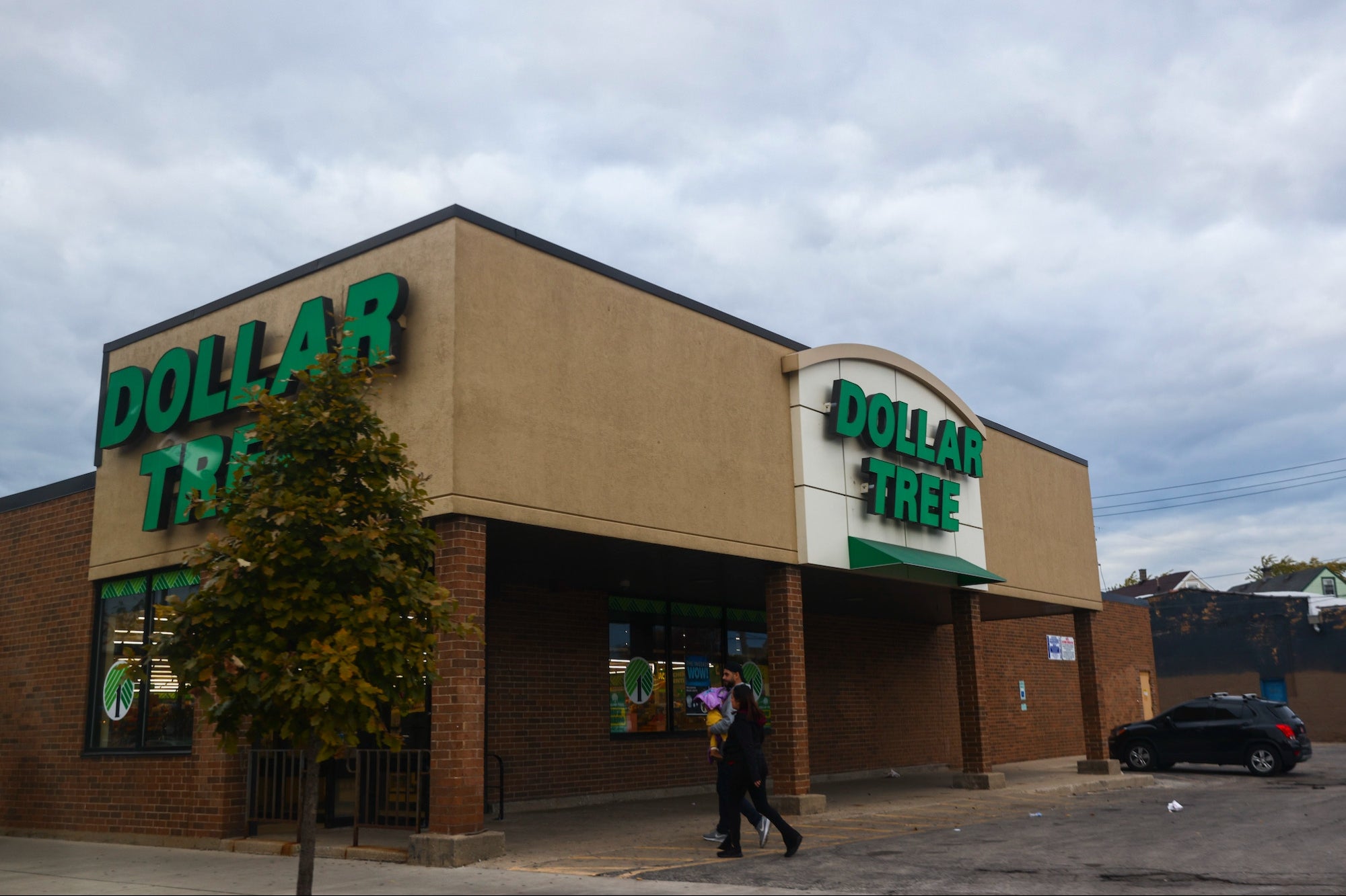 Desperate Dollar Tree Manager Offers to Hire Customers Waiting On Line ...