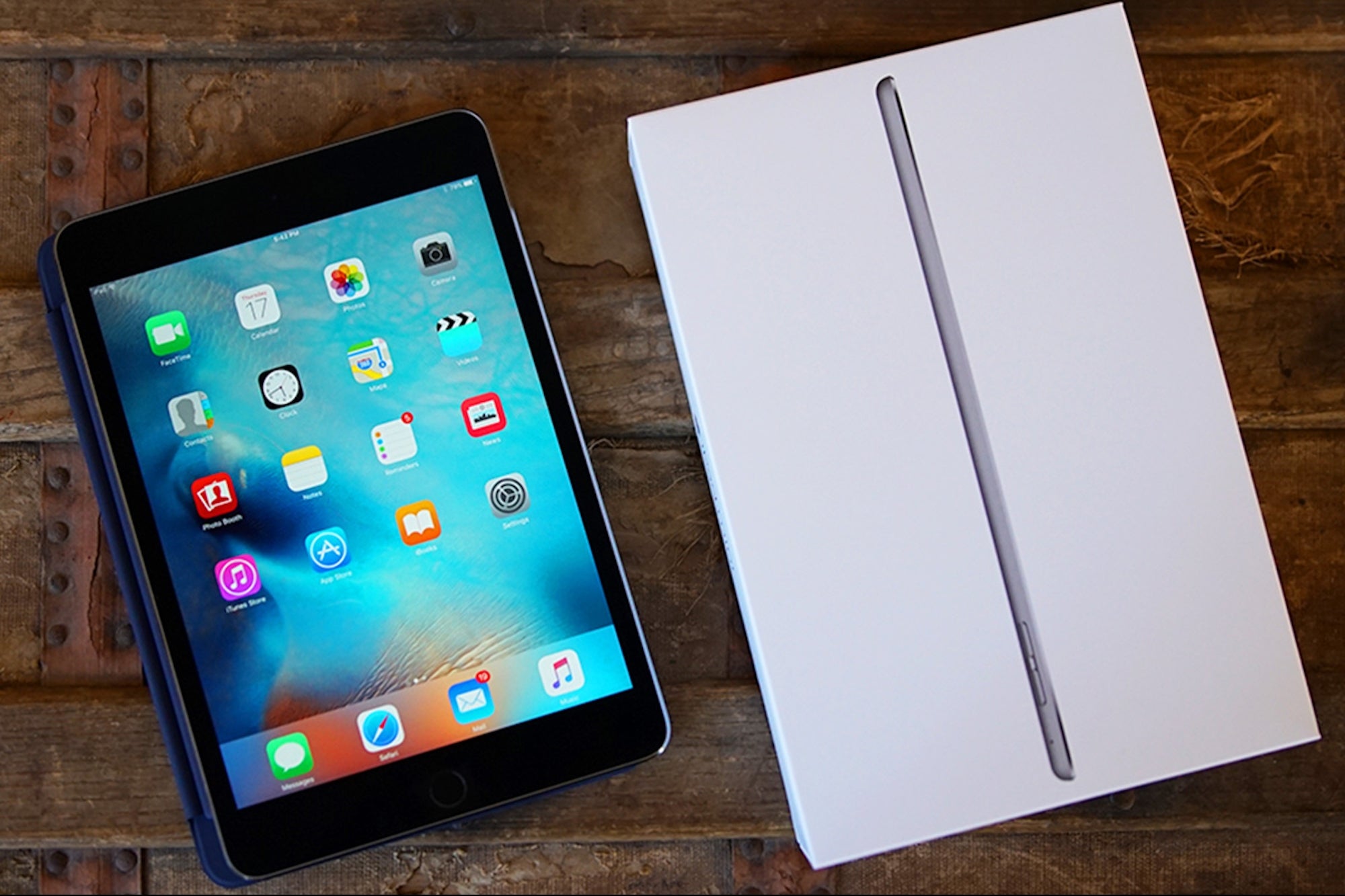 Save Nearly $500 on This Refurbished Apple iPad mini Bundle During the ...