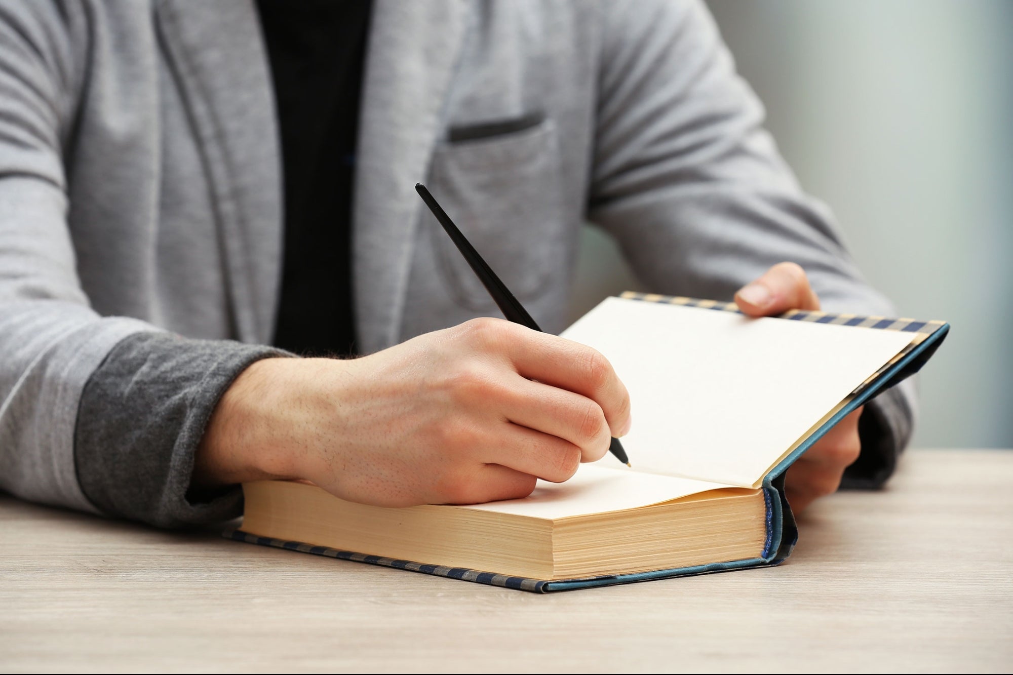 The Dos and Don'ts of Book Signing Events | Entrepreneur