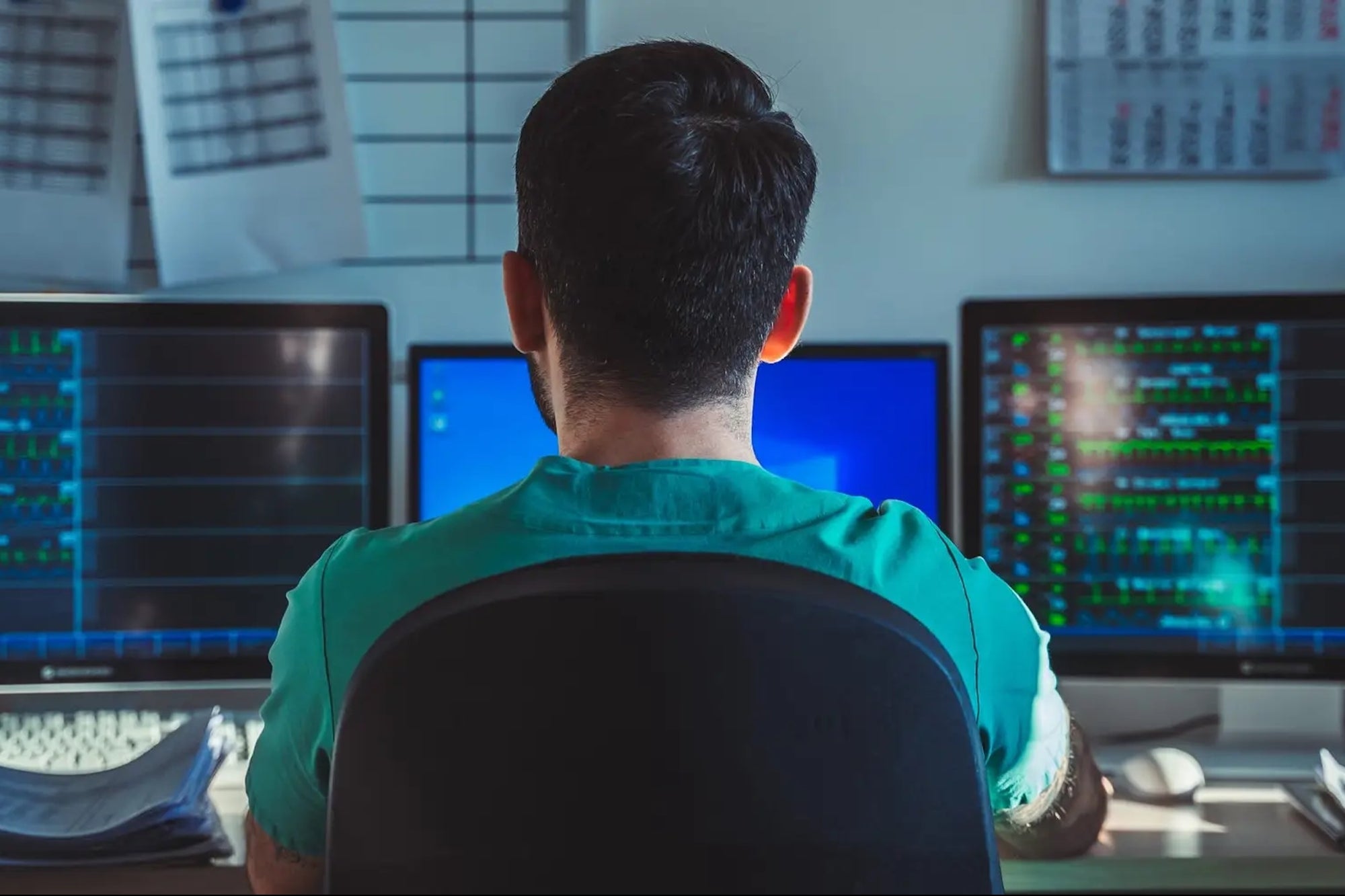 He Secretly Works 2 Full-Time Remote Jobs and Makes 6 Figures ...