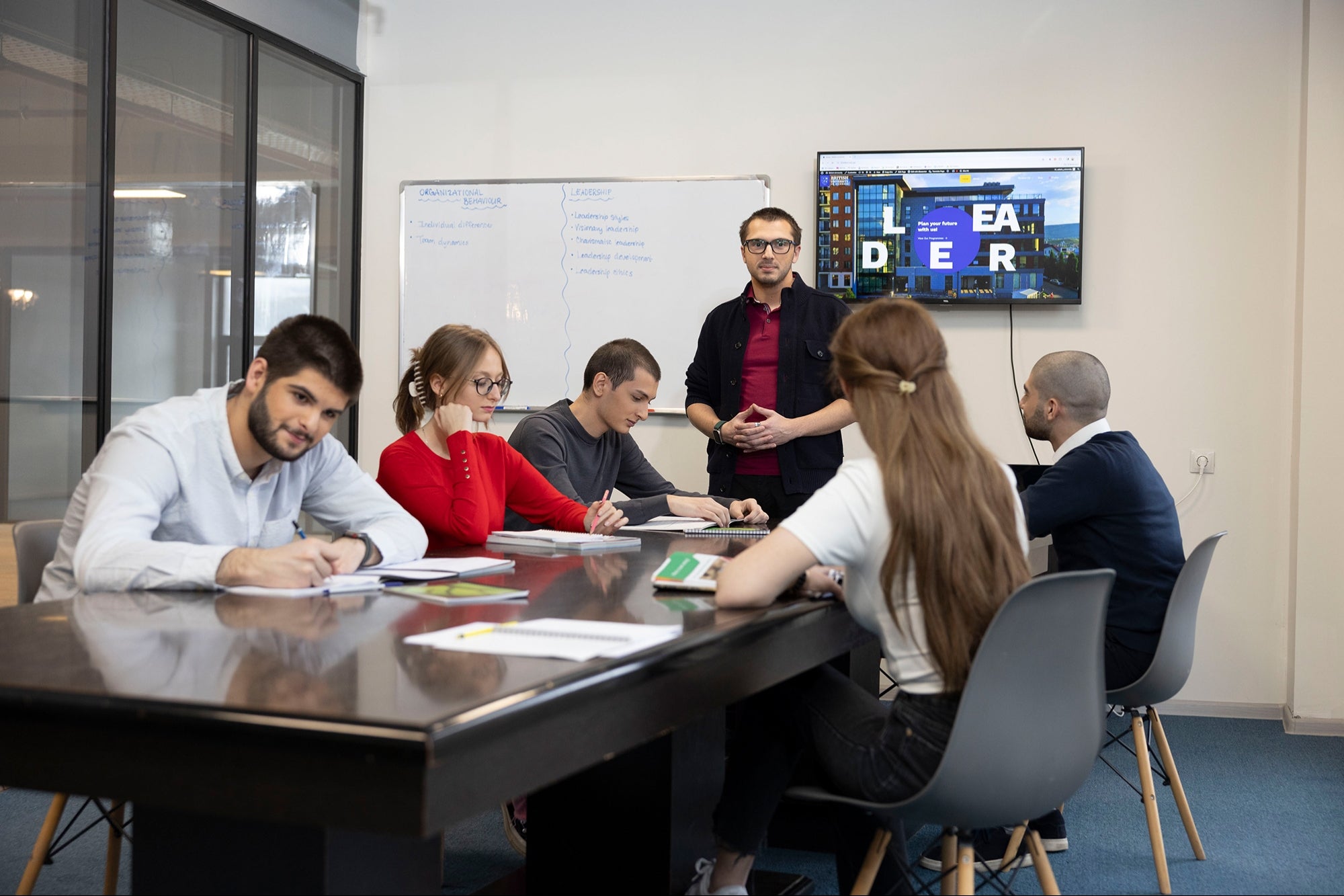 AI-ის არჩევნებში გამოყენების მონიტორინგი: ბრიტანული უნივერსიტეტისა და Future Shift Labs-ის ...