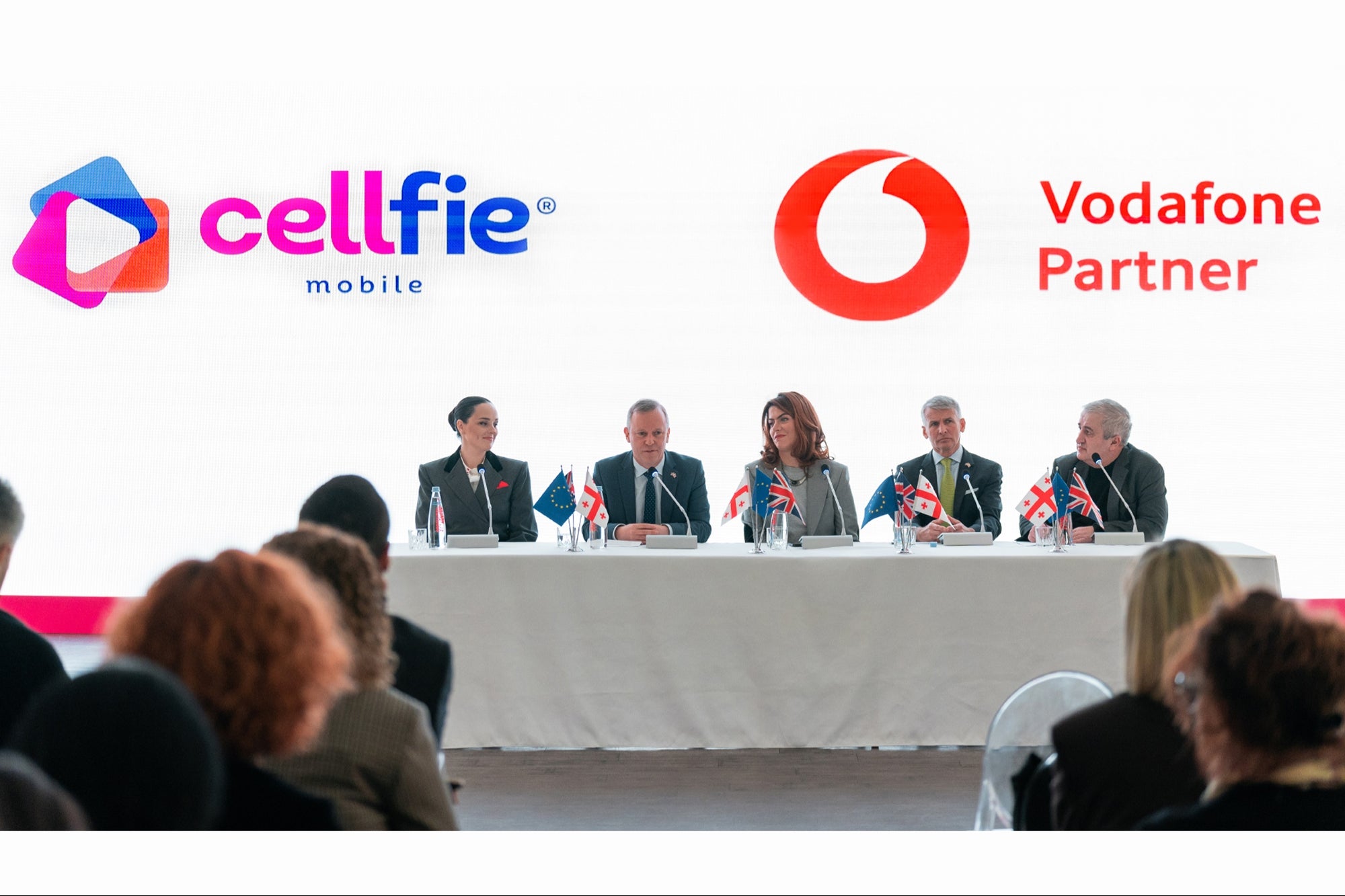 სელფი მობაილი Vodafone Group-ის პარტნიორი გახდა | Entrepreneur