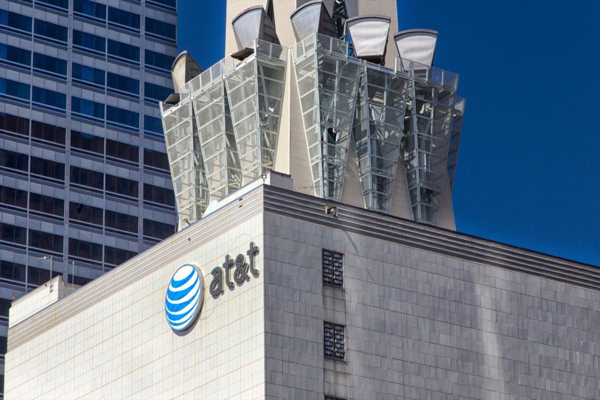 AT&T Scraps Plans for In-Flight High-Speed Internet Service | Entrepreneur