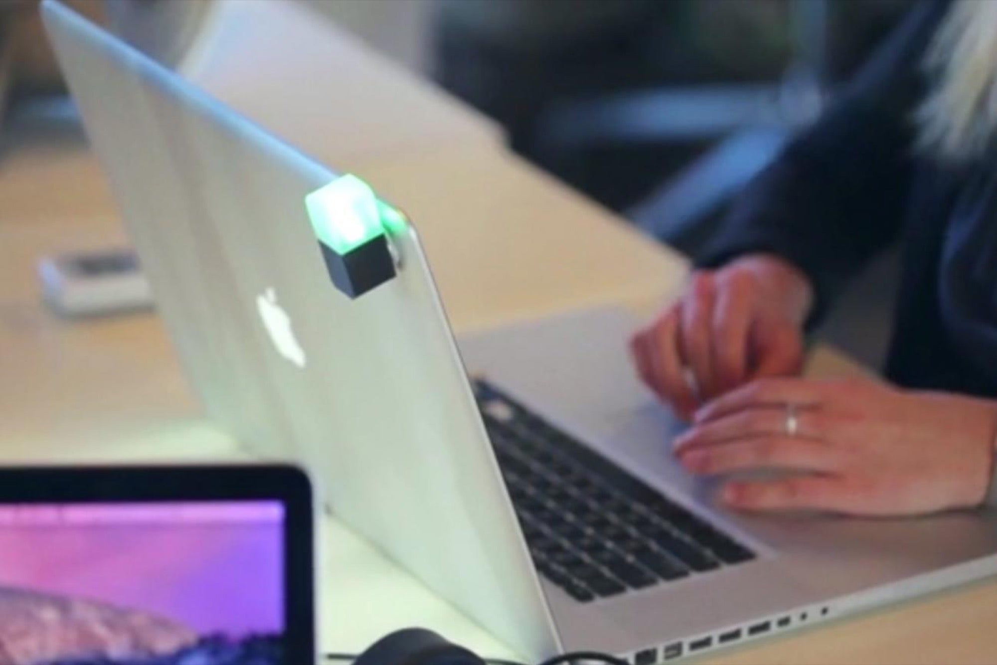 Do Not Disturb: This Indicator Light Tells Co-Workers When You Can and ...