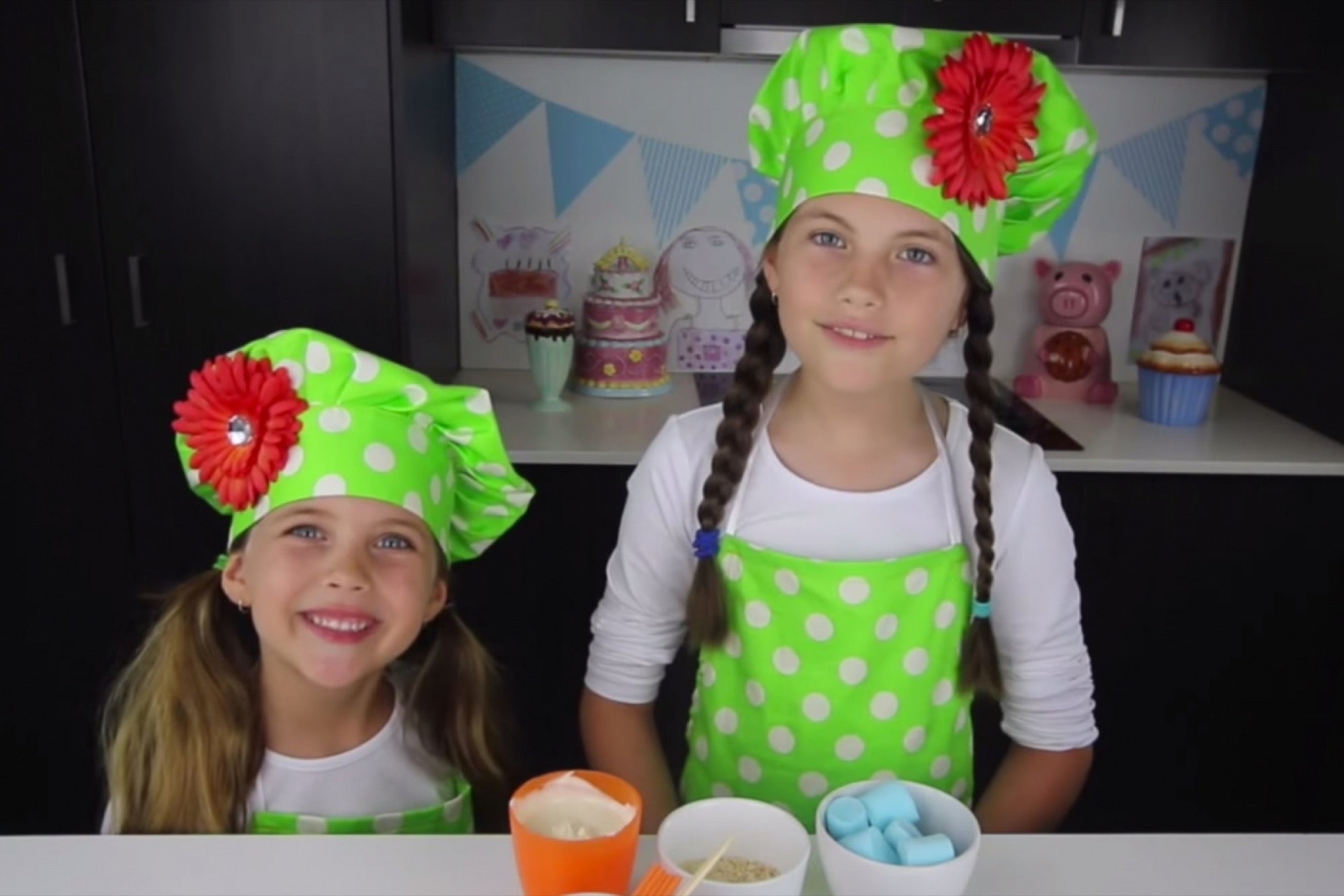 This 8-Year-Old Girl Makes $127,000 a Month Baking Sweets on YouTube ...