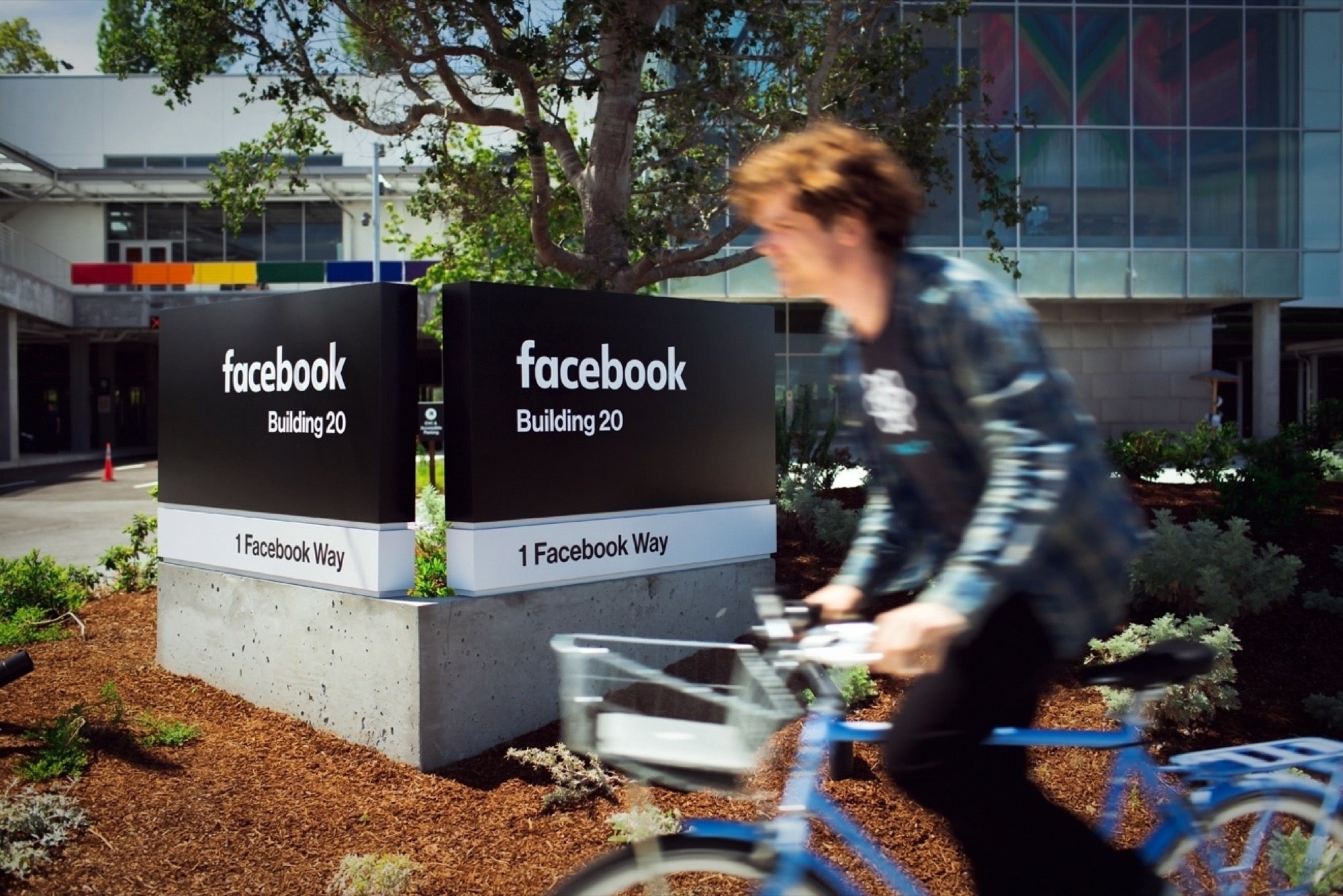 Facebook (Barely) Updates Its Logo for the First Time in 10 Years ...