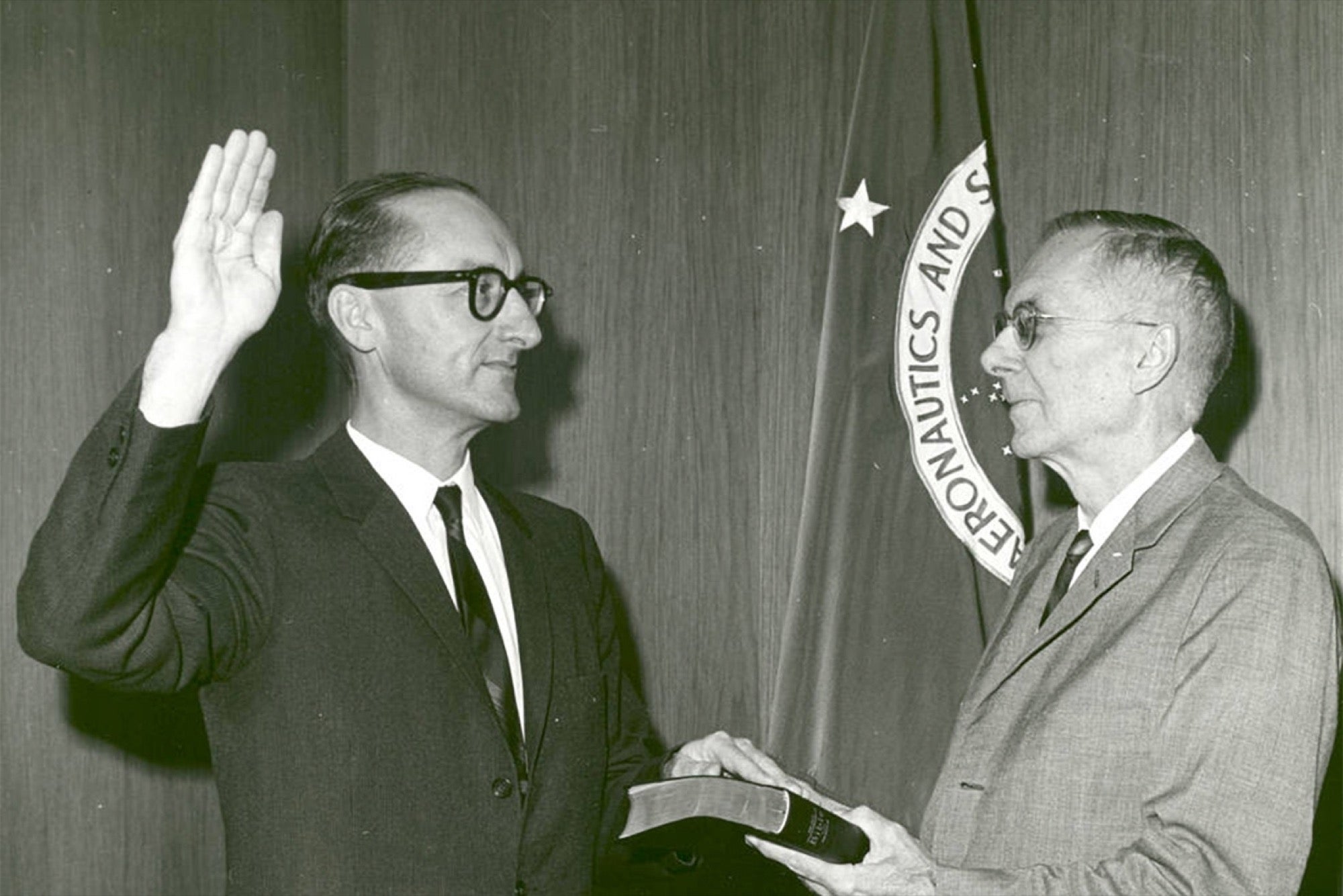 Remembering George Mueller, the 'Father of the Space Shuttle ...