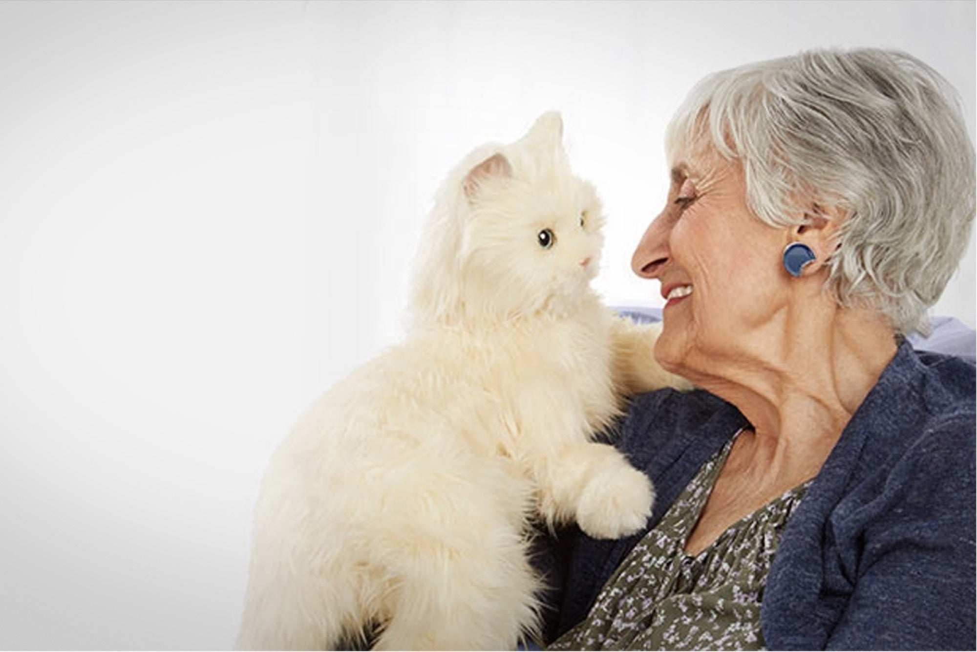 This $100 Lifelike Robotic Companion Cat Is a Toy Made for Seniors ...