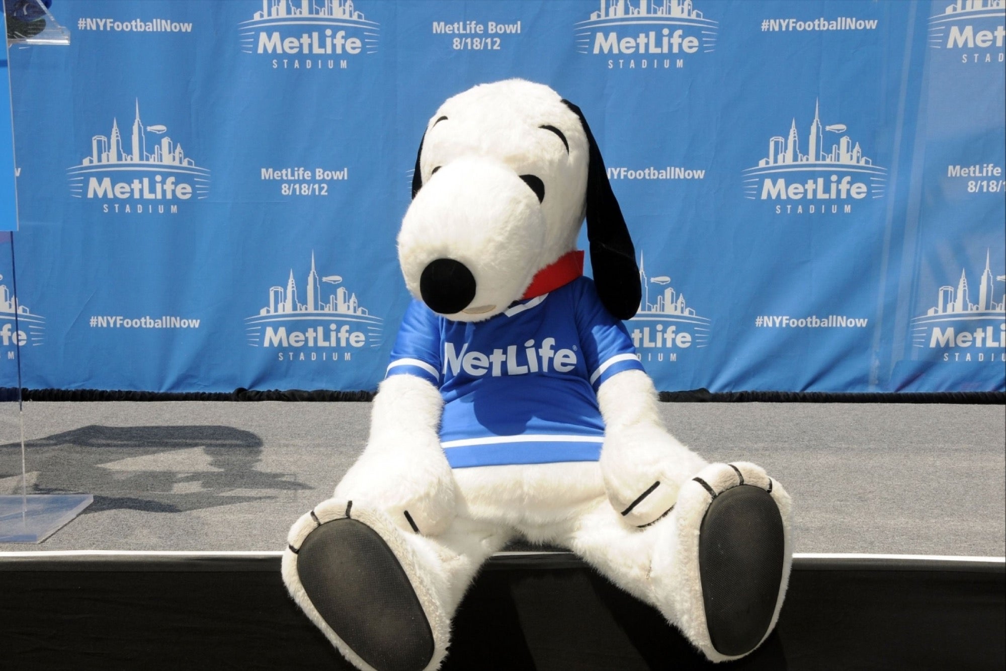 What a Bunch of Blockheads! Internet Outraged at MetLife Firing Snoopy ...