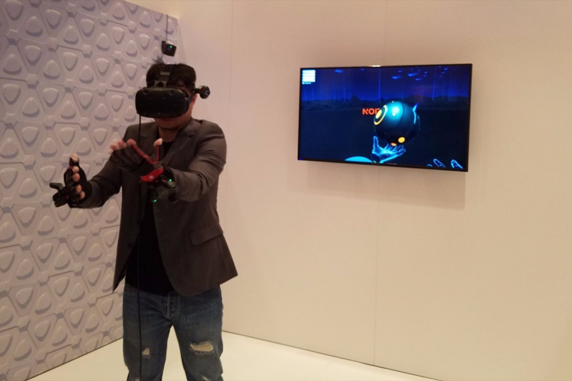 CES 2017: HTC Wants to Drive the VR Revolution -- and It Needs Your ...