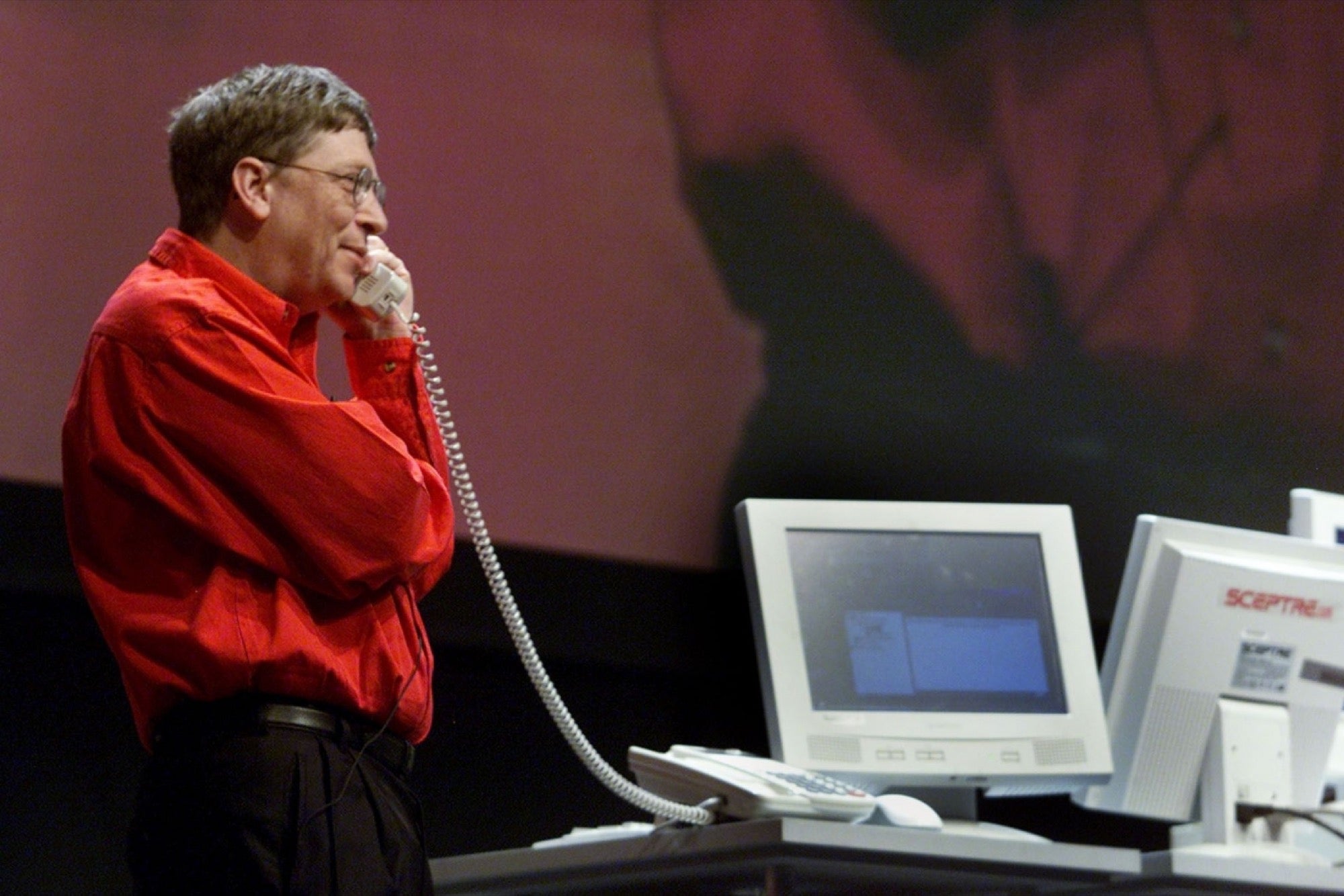 That Time Bill Gates Answered a Tech Support Call ... and Crushed It ...