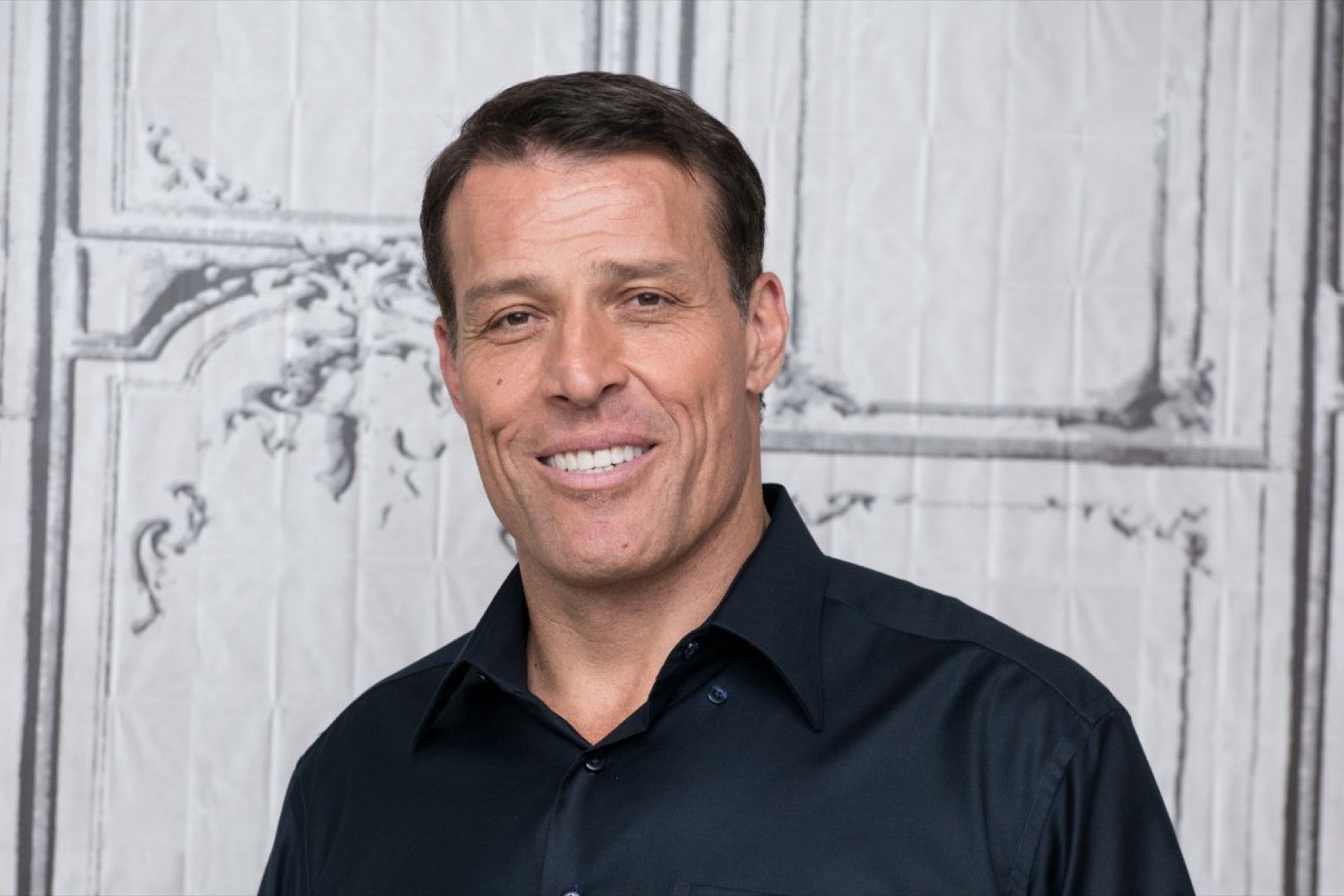 Life Coaching Guru Tony Robbins Tells Us Why He's Investing in an AI ...