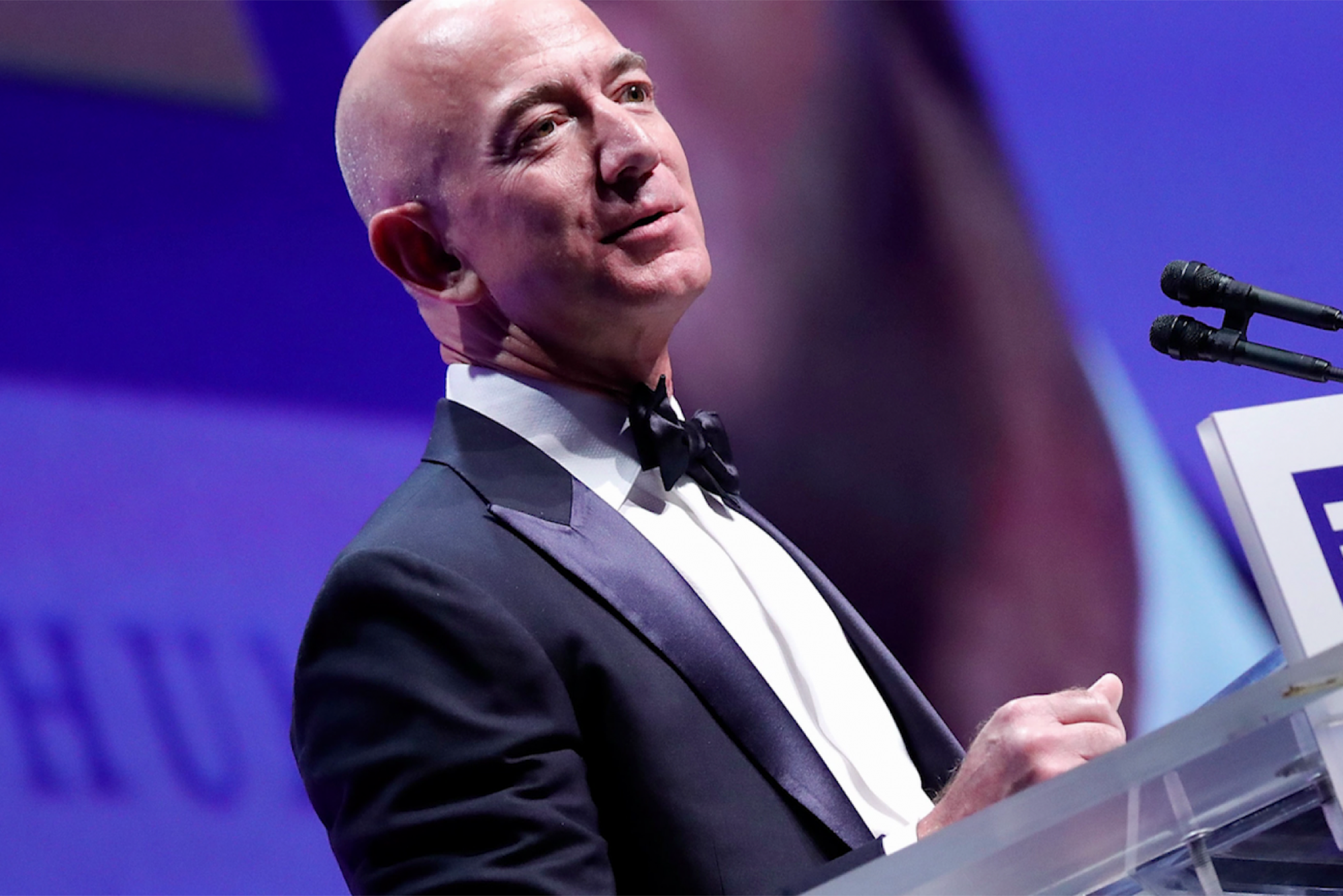 Jeff Bezos Takes His Robot Dog for a Walk! 3 Things to Know Today ...