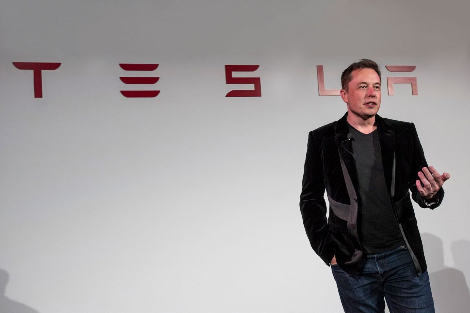 Elon Musk Explains Why He's Still Sleeping on the Tesla Factory Floor ...