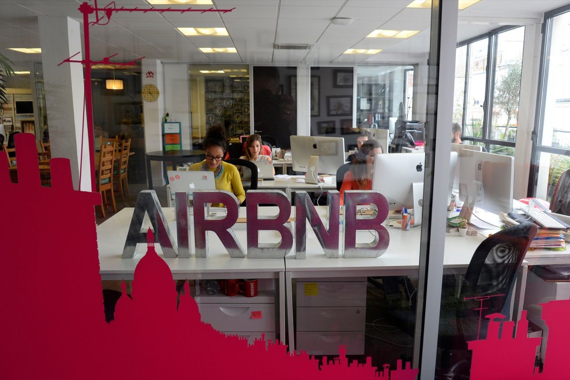 17 Incredible Employee Perks of Successful Companies (Infographic ...