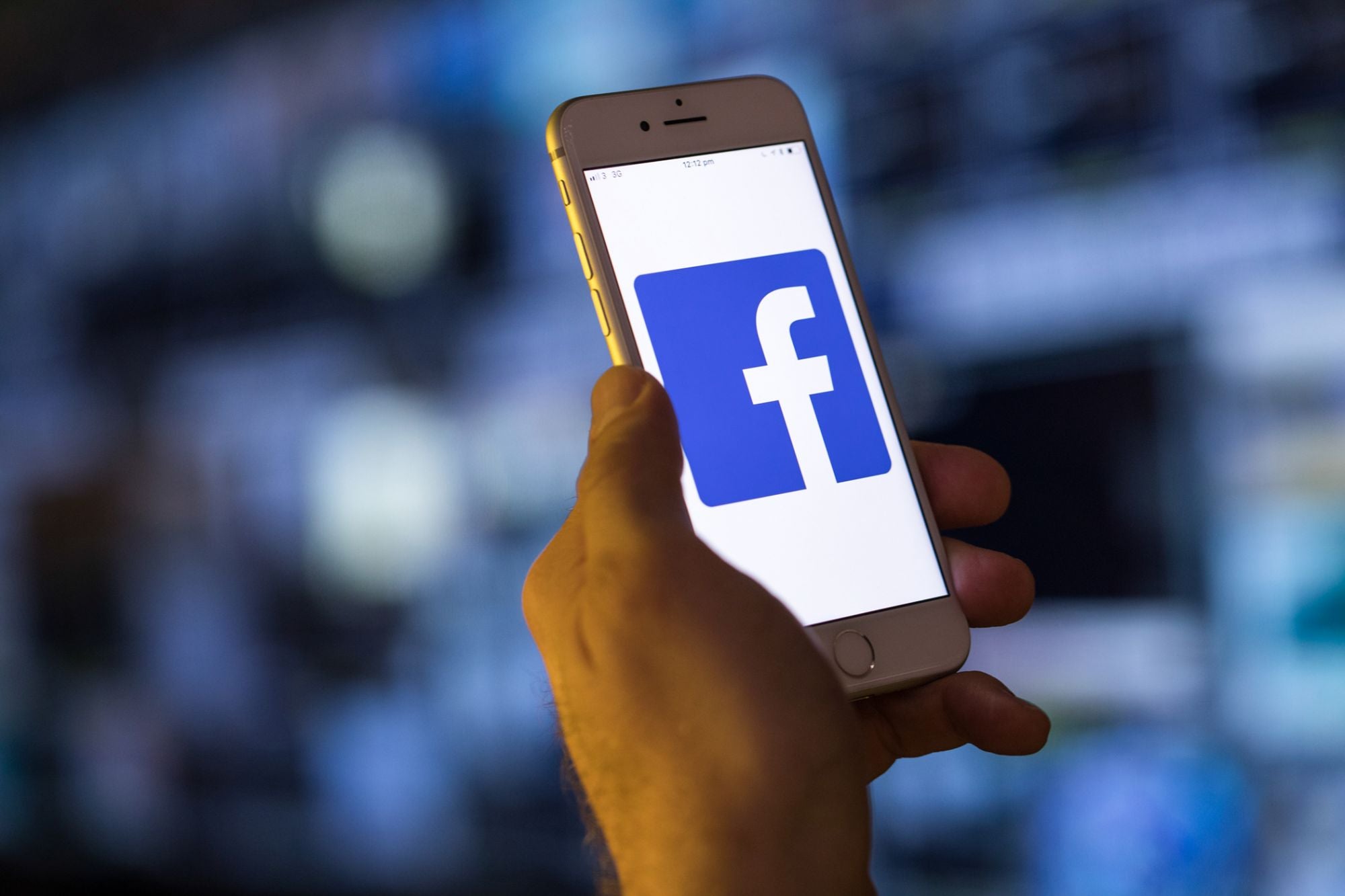 Make 6 Figures A Year With A Free Facebook Group Make 6 Figures A Year With A Free Facebook Group