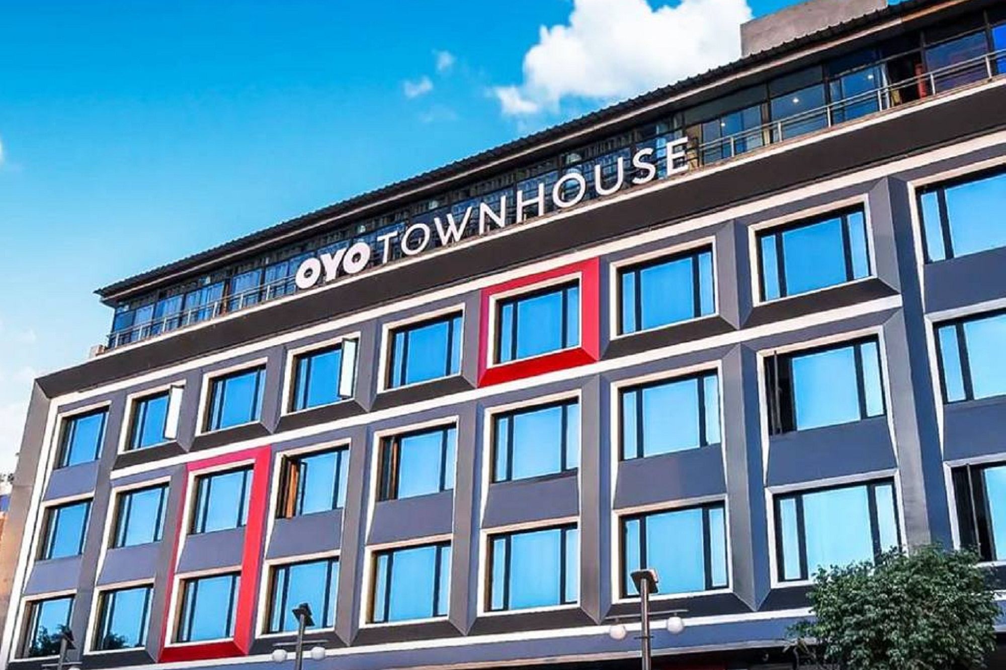 After Indonesia, OYO Competes with RedDoorz in the Philippines ...