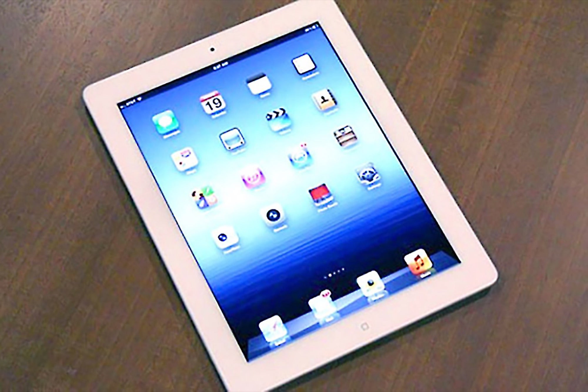 As Tablet Wars Heat Up, Apple's New iPads Get Serious Upgrades ...