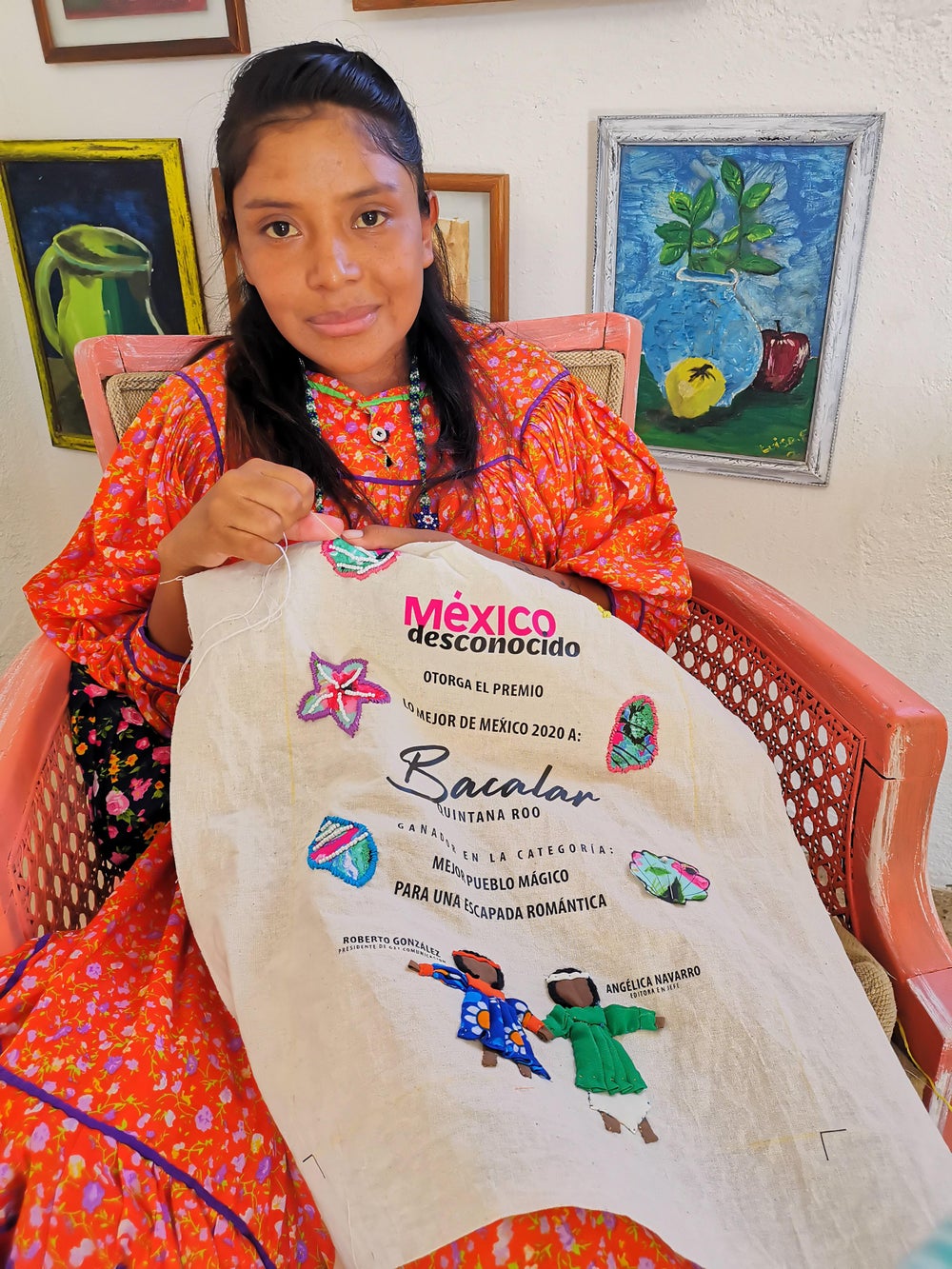 The rarámuri hands that created the awards to the magical towns of the ...